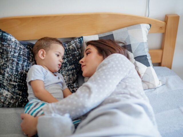 62 Calming bedtime activities for kids (for a smooth & peaceful ...